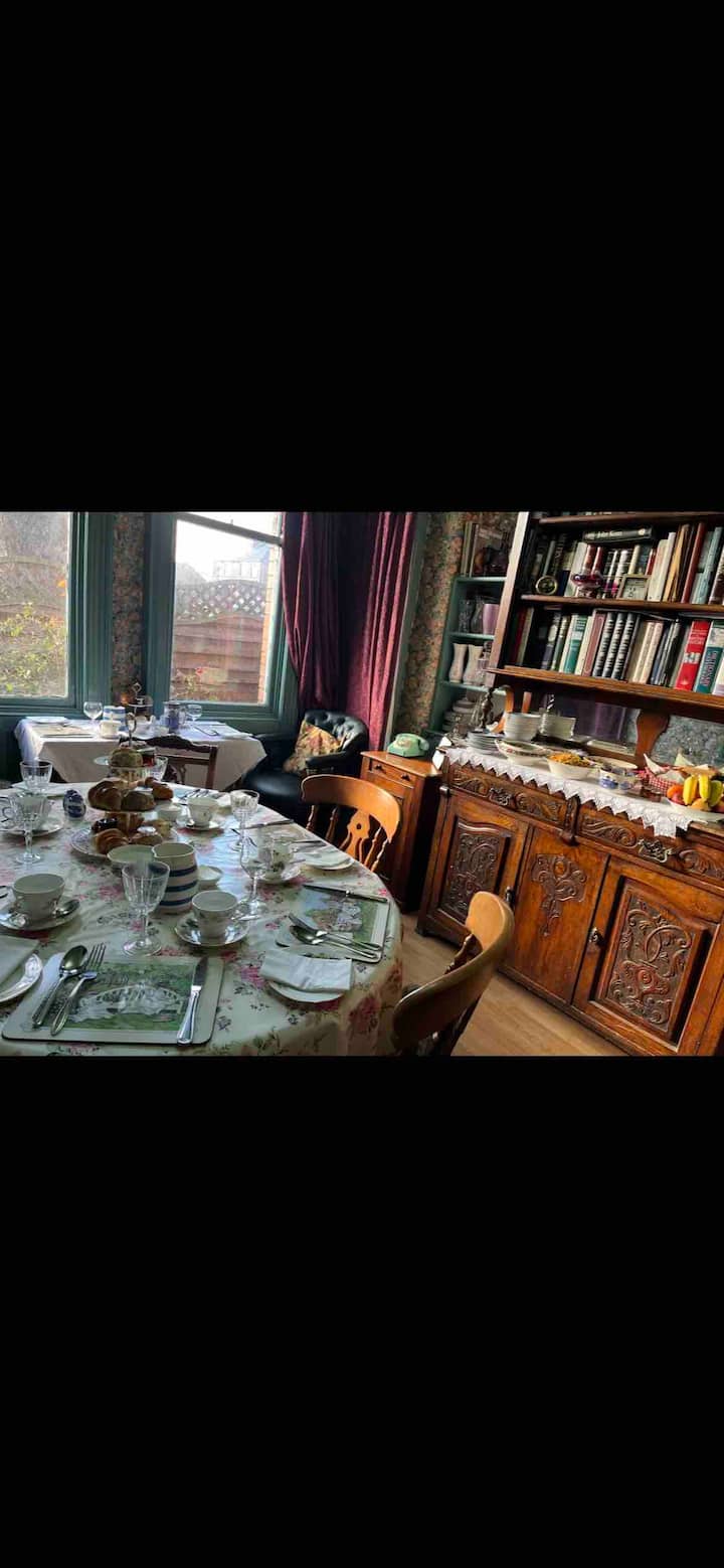 Family Room In Warm, Period Home Inc Breakfast - Belfast