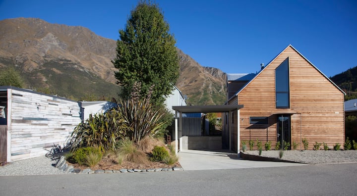 Coronet & Atley Lodge - Ski/hike/bike/together - Queenstown