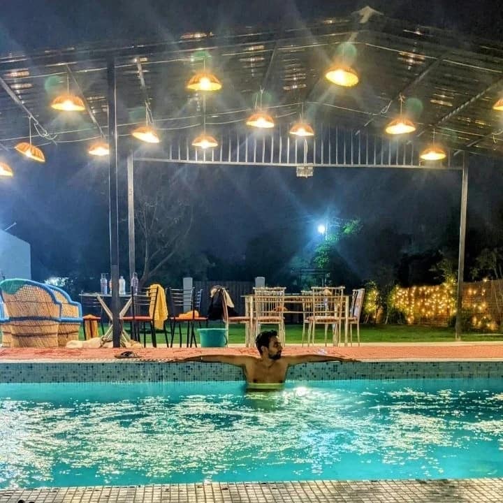 Delightful 4 Bedroom Farm With Pool - Noida