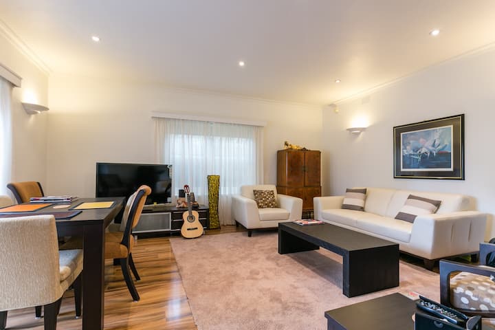Executive Five-star Queen Ensuite - Melbourne