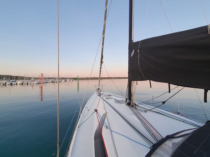 Insolite, Séjournez à Bord D’un Voilier Amarré - Barneville-Carteret