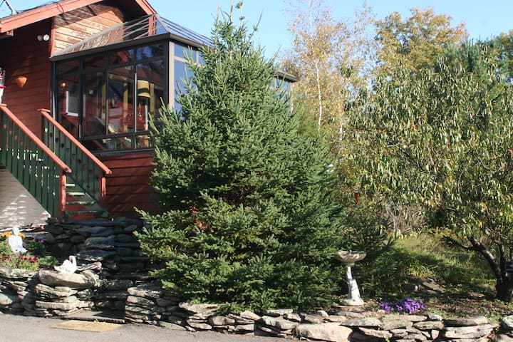 Tranquil Catskill Mountain Getaway - Houses for Rent in Round Top, New ...