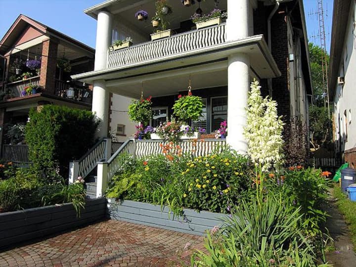 Beaches Suite Between Queen St. And The Boardwalk - Toronto