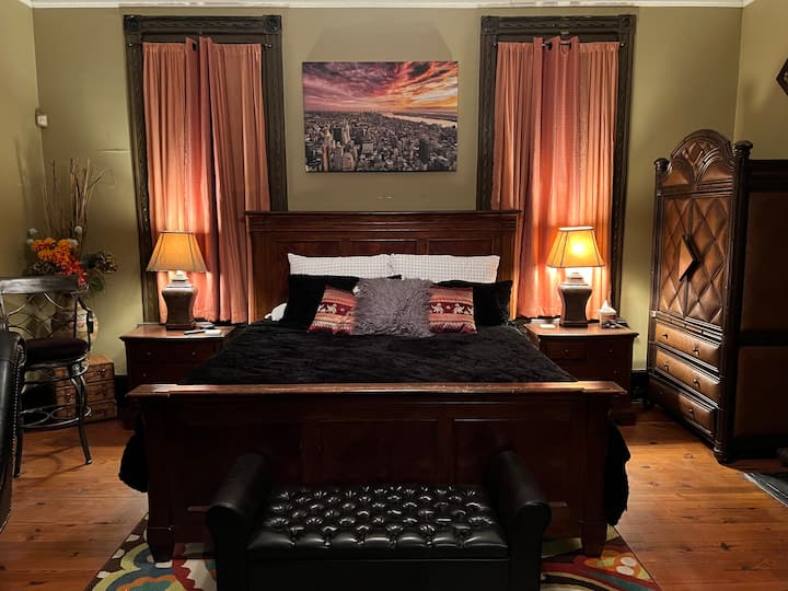 Midtown Estate 2 Bdrm Sleeps 7 - Columbus, GA