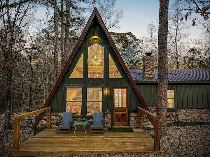 The Okahomi A-frame Luxury Cabin - Hochatown, OK