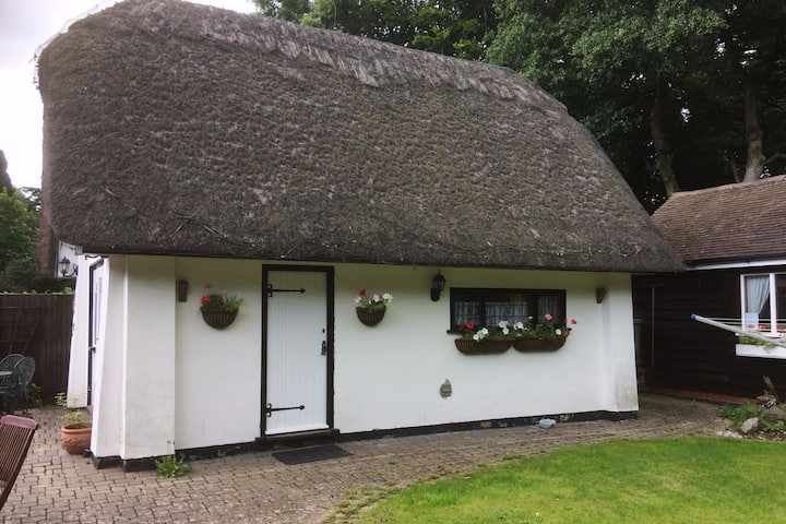 Kingsclere Lodge ..Chocolate Box ..Near Peppa Pig - Cottages for Rent ...