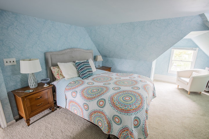 Private 3rd Floor - 2 Beds, Full Bath, And Study - Brooklyn, NY