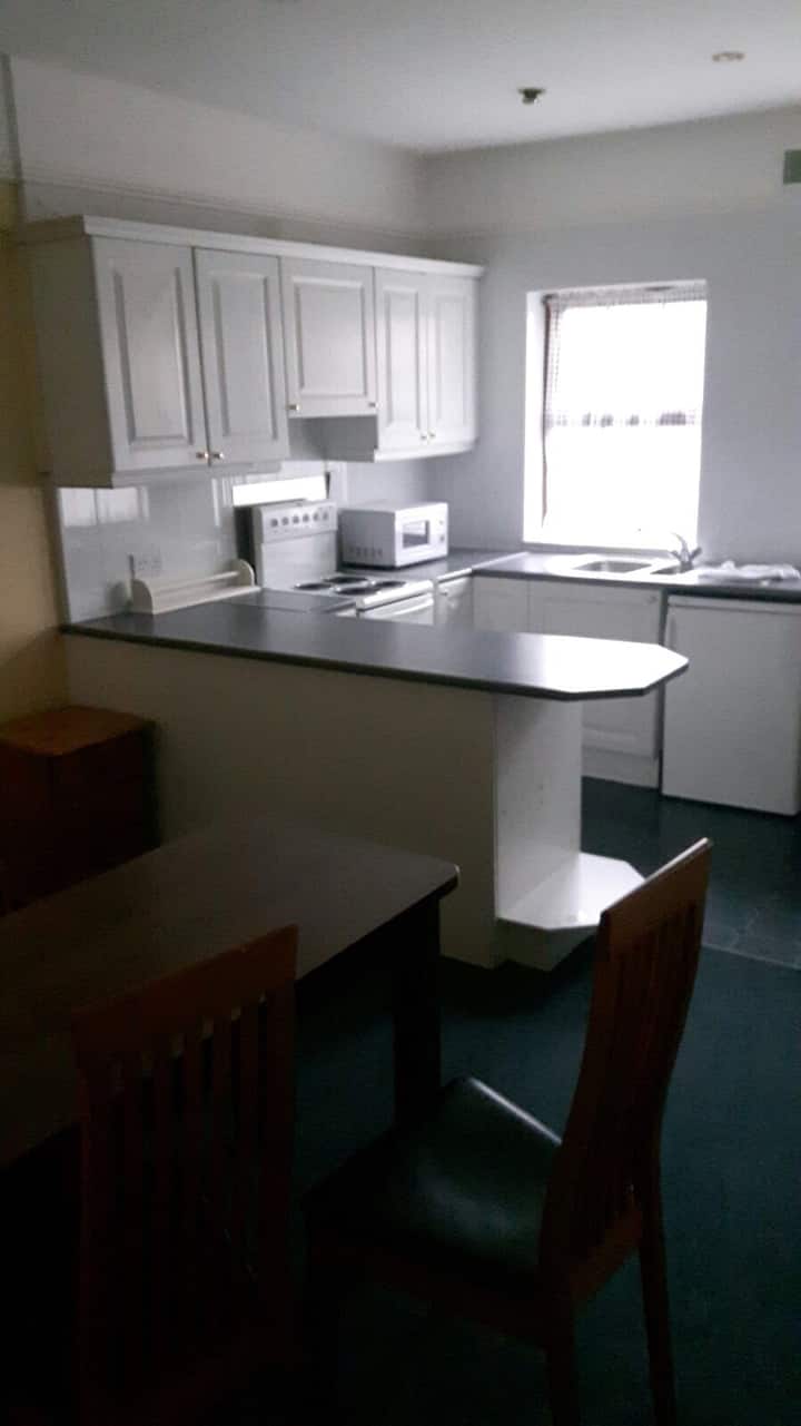 5 Bedroom House Sleeps 20  (City Centre) - Kilkenny
