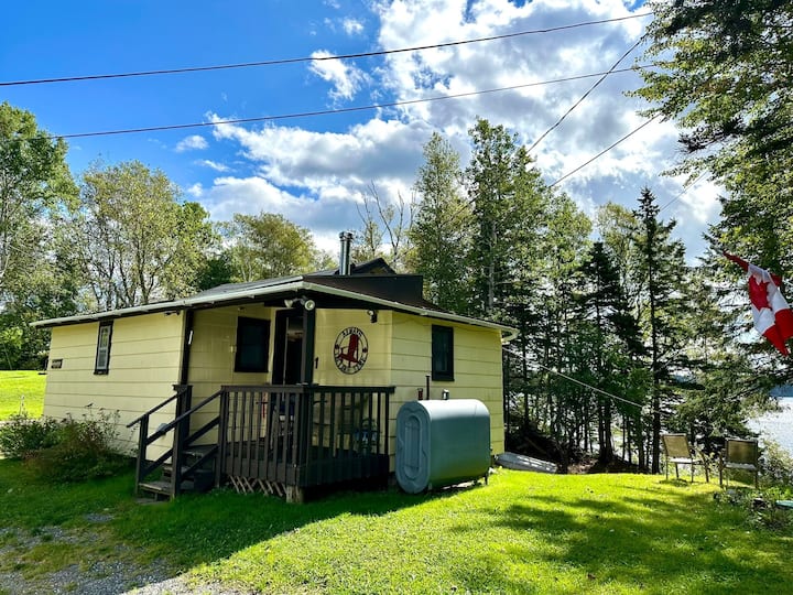 Bungalow On The Lake - Cape Breton Island
