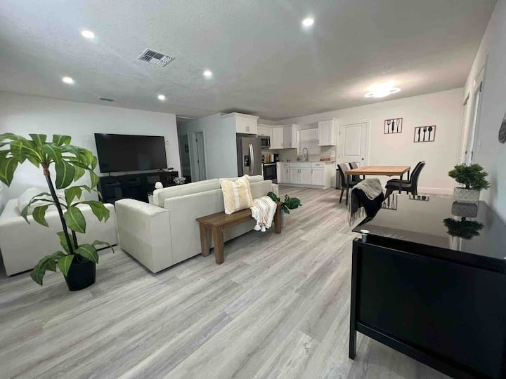 Midtown Novel House - Tampa, FL