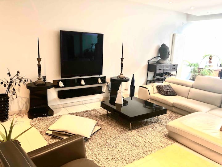 Villa High Standard With A Luxury Bedroom - Wemmel