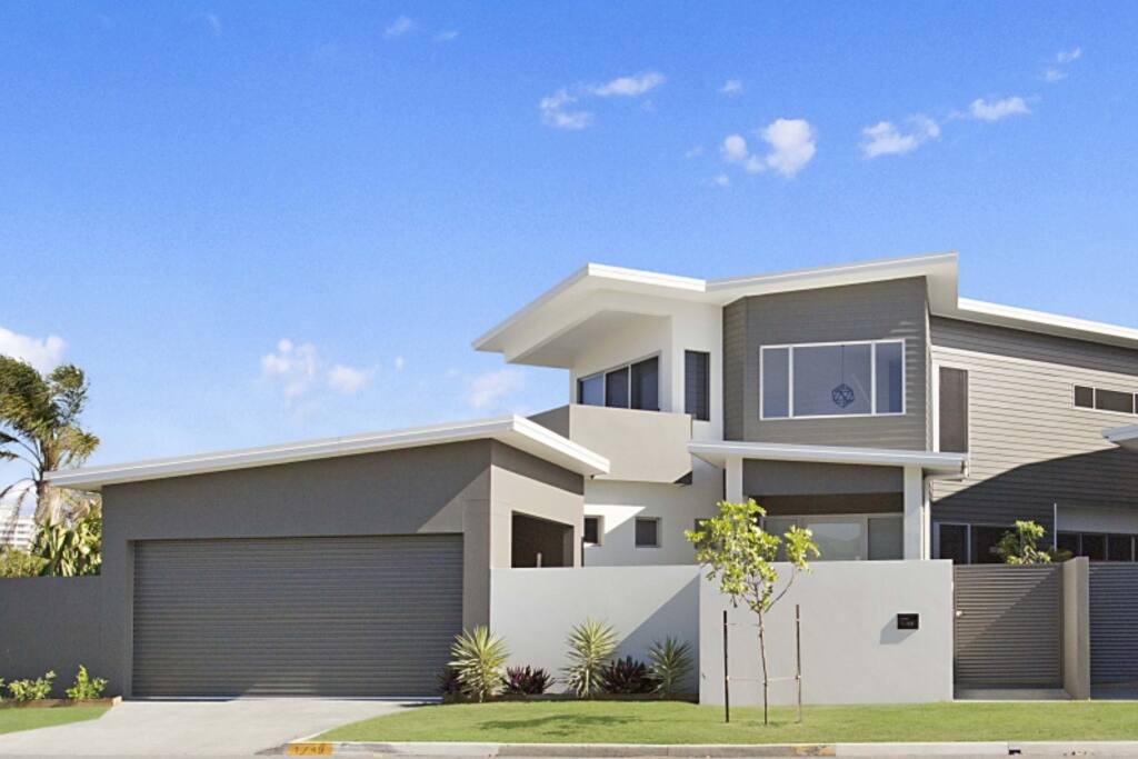 BROADBEACH - "Luxury" 5 bedroom home - Houses for Rent in Broadbeach ...