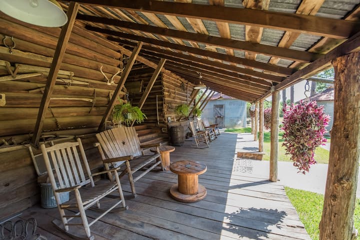 Corn Crib 1 - Chandler, TX