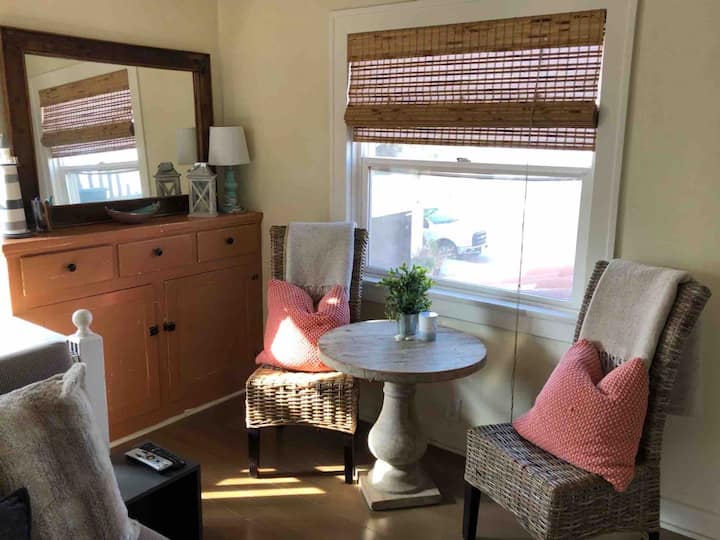 Enjoy The Local Lifestyle $3600 A Month - Newport Beach, CA