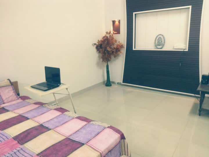 Midtown Stay#2, 2 Spacious Room Floor, Best Price - Kanpur