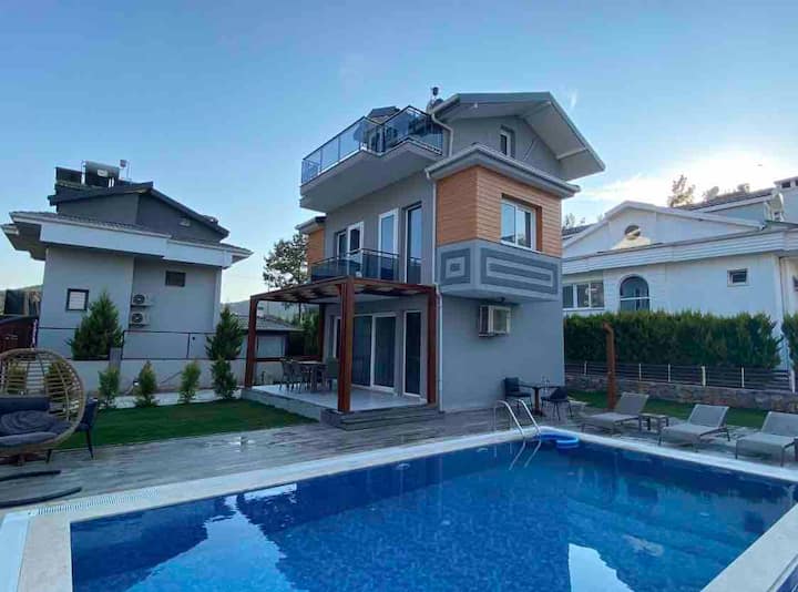 ÖLüdeniz,hisarönü Mevkisi Havuzlu Müstakil Villa - Hisarönü