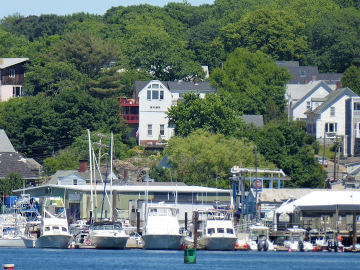 Spacious  Home With Wideopen Views Of Gloc. Harbor - Hammond Castle Museum
