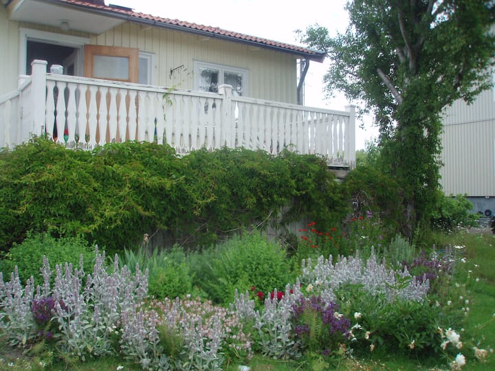 Lantligt & Lugnt Nära ÄLvsjömässan - Stockholm