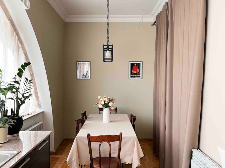 Spacious And Quiet Apartment Next To Down Town - Erywań