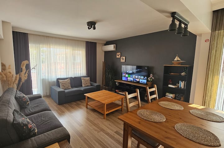 Mükemmel Konumda, Konforlu, Eğlenceli, 2+1 Daire - Eceabat