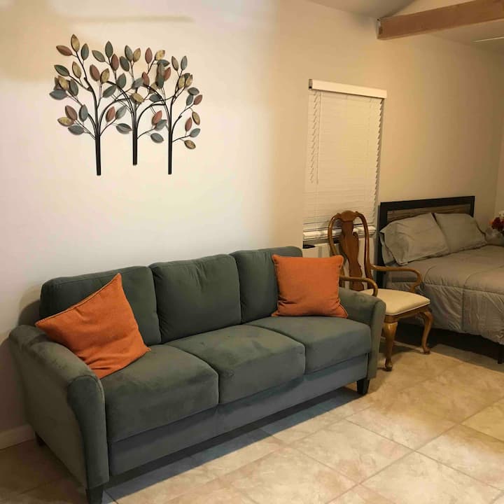 Apartment By The Malls - Albuquerque, NM