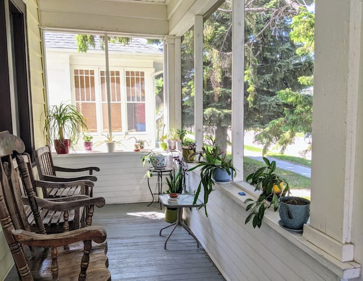 ☀Sunny Character☀7 Mins To Downtown W Fenced Yard - Winnipeg
