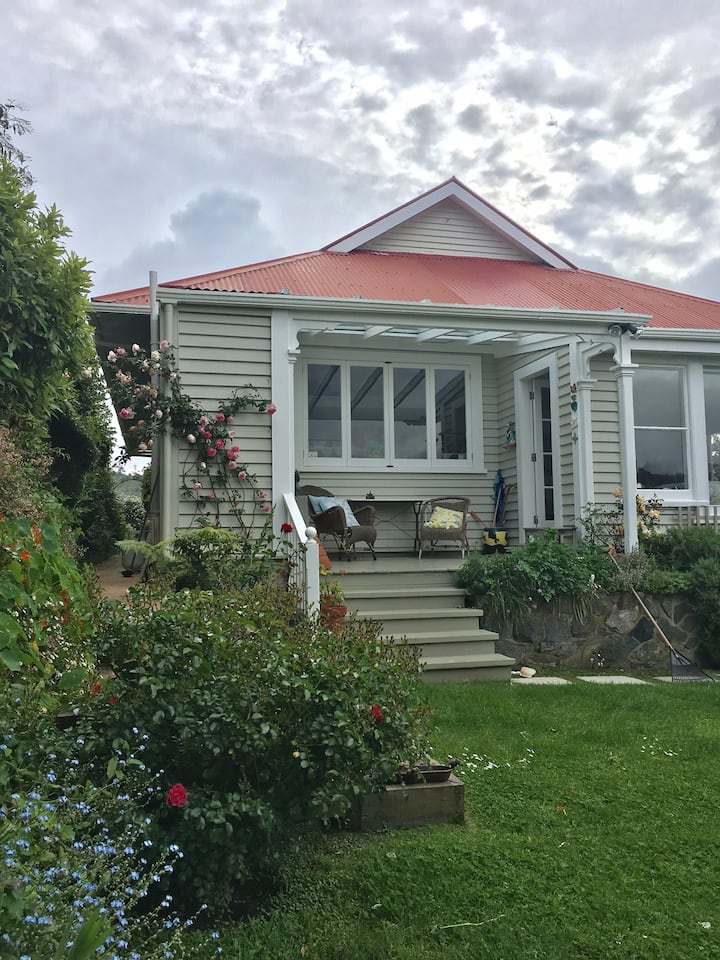 Kelburn Village Character Bungalow - Wellington, New Zealand