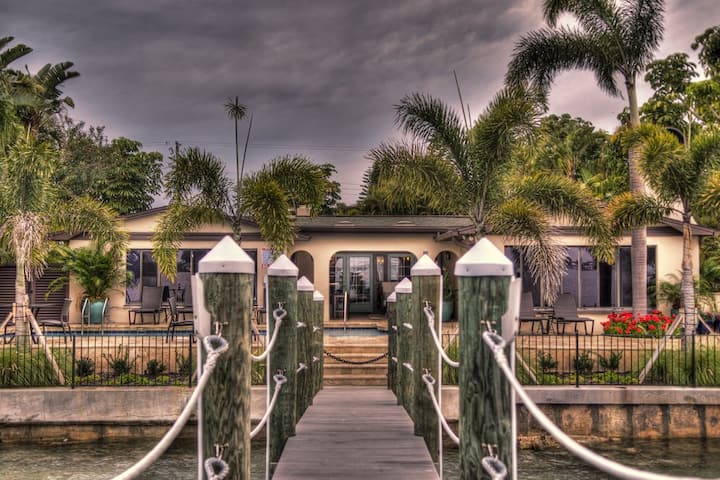 Oasis At Pasa Tiempo Waterfront Home - St. Pete Beach, FL