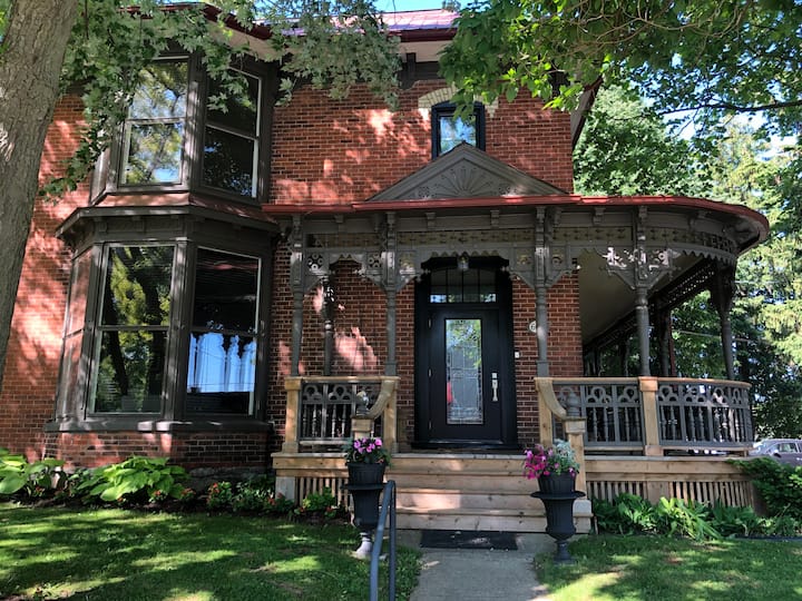 Charming Victorian Loft-private Entrance - Port Dover