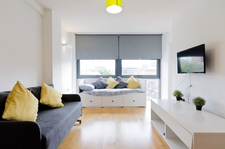 Liverpool City Centre Balcony And Parking Close By - Liverpool