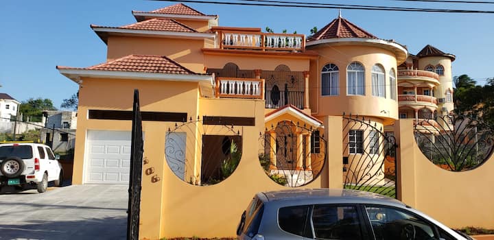 Penthouse View And Flats Apartment#2 - Montego Bay