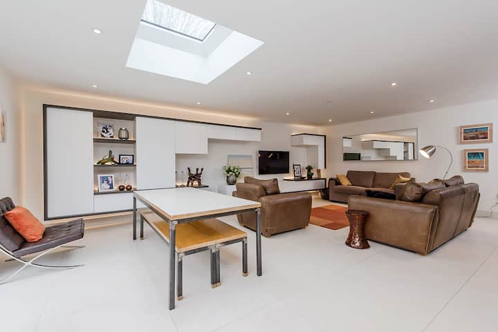 Modern, Chalet Bungalow In Thames Ditton - Surbiton