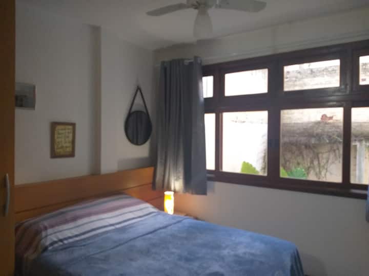 Apto Com Wi-fi, Tv, E Ar Na Demétrio Ribeiro, 716! - Porto Alegre