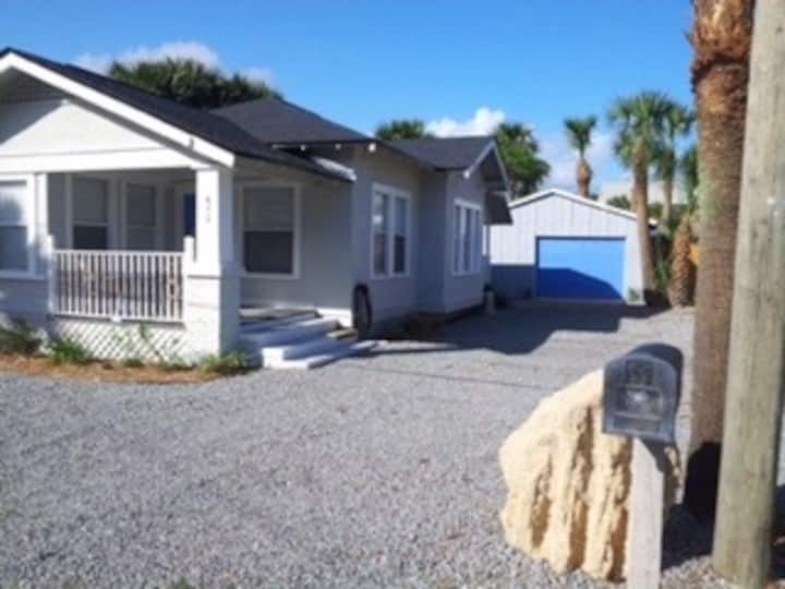Charming Apt By The Beach And Downtown - New Smyrna Beach, FL