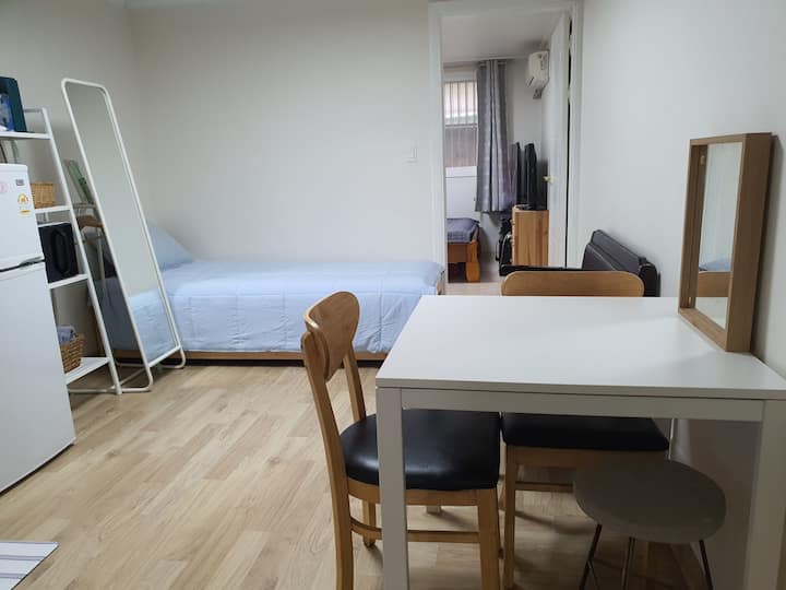 "New"4명숙박
Hongdaemain 문화거리
합정Stn도보2분
홍대.상수.망원.
짐보관 - 대한민국