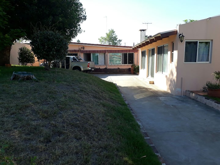 Casa Grande Cerca Del Mar - Atlántida