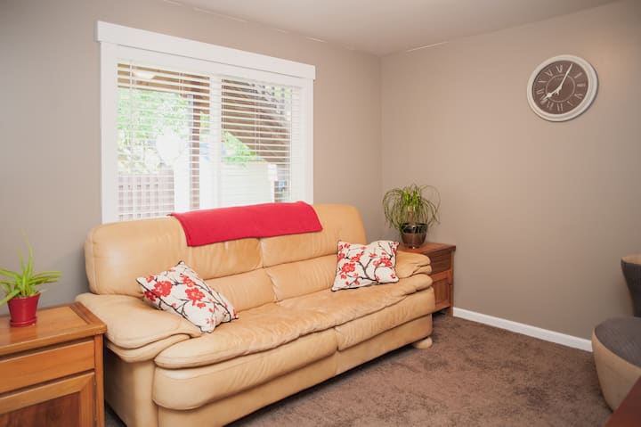 Cozy Ballard Apartment - Seattle, WA