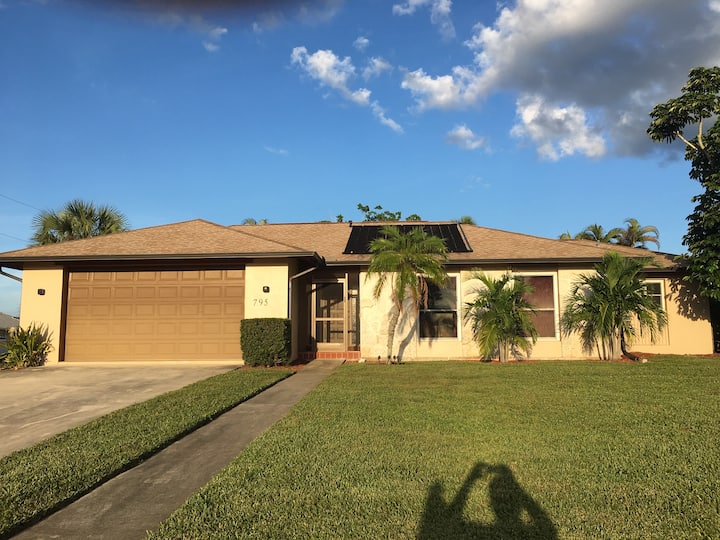Beautiful Waterfront Pool Hse W/dock Walk To Shops - Marco Island, FL