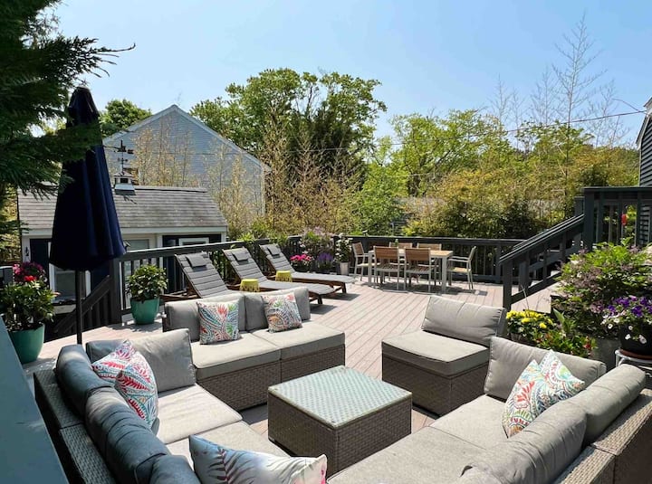 Court Street Hideaway-modern W Private Large Decks - Provincetown, MA