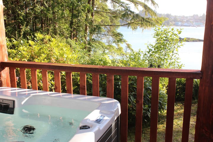 Treehouse Cabin - Ocean View & Hot Tub Access - Ucluelet
