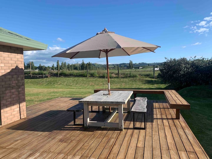 Pāpāmoa Family Beach Haven With Big Sunny Backyard - Papamoa