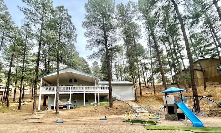 *New Listing* Elk Palace With Hot Tub & Pool Table - Ruidoso, NM