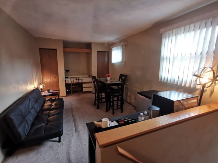 Amazing Space 2 Min From Downtown W/shared Kitchen - Kirkwood, NY