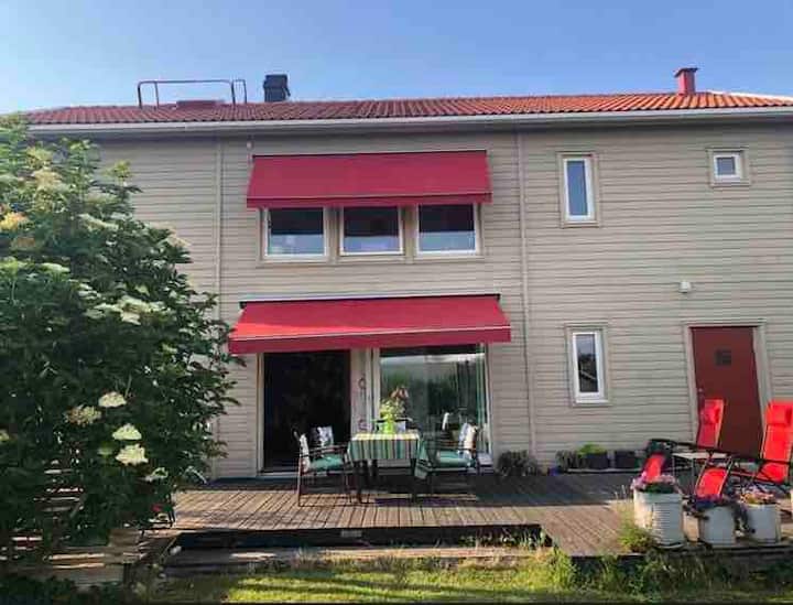 Hemtrevligt & Avslappnat-stor Trädgård I Söderläge - Jönköping