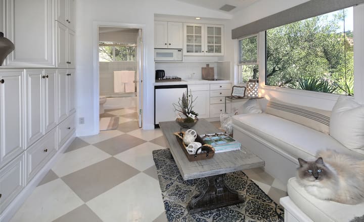 Serenity In The Hills Of Laguna Beach - Laguna Beach, CA