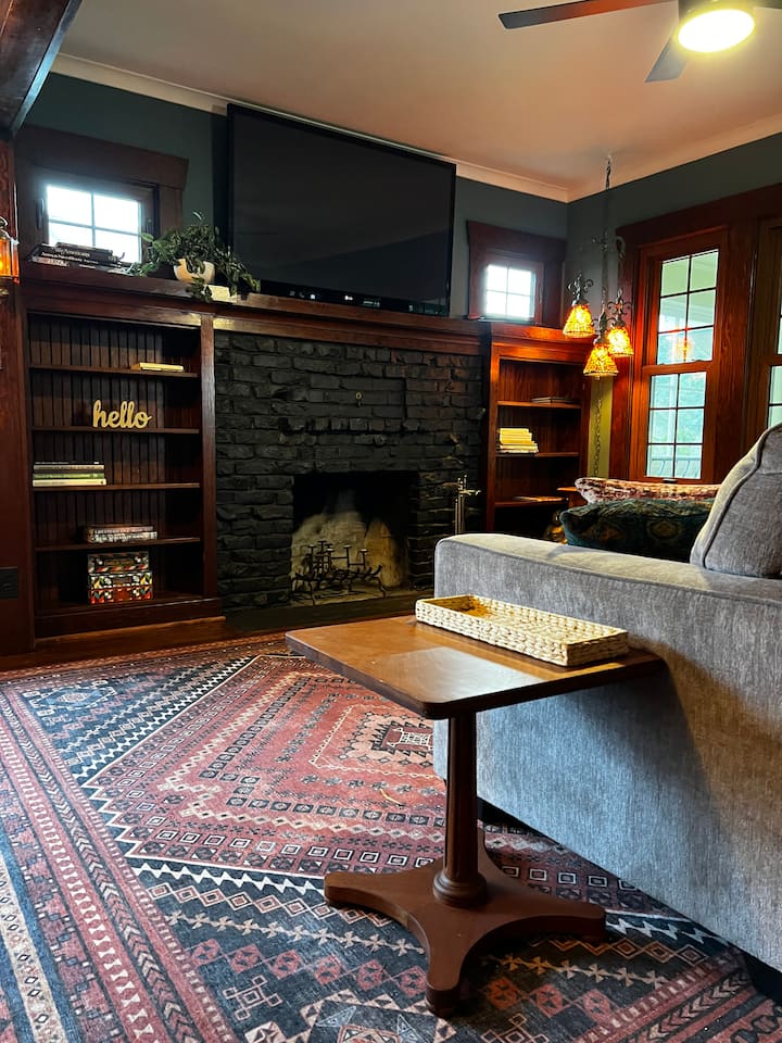 Cozy Craftsman On Charming Street - Port Orchard, WA