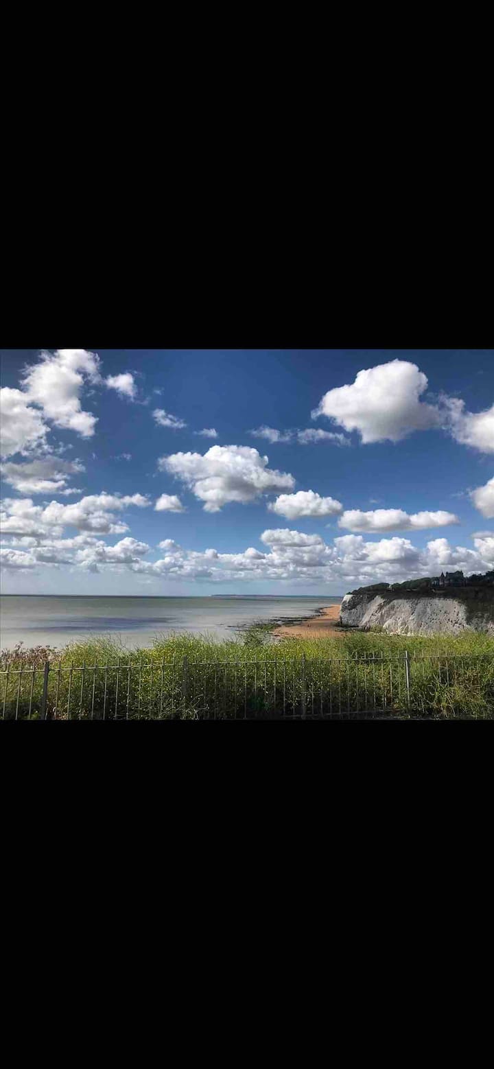 Cosy 3 Bedroom Townhouse With Garden - Broadstairs