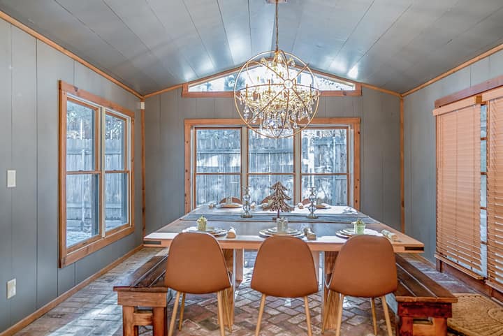 5 Bedrooms, 2 Primary Suites, Hot Tub And Fire Pit - Big Bear Lake, CA
