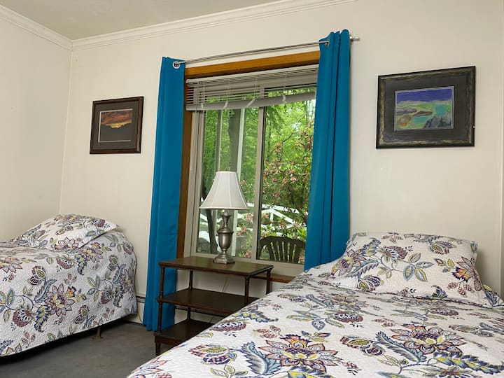 Lodge At The Light Center: Room 7 - Lake Lure, NC