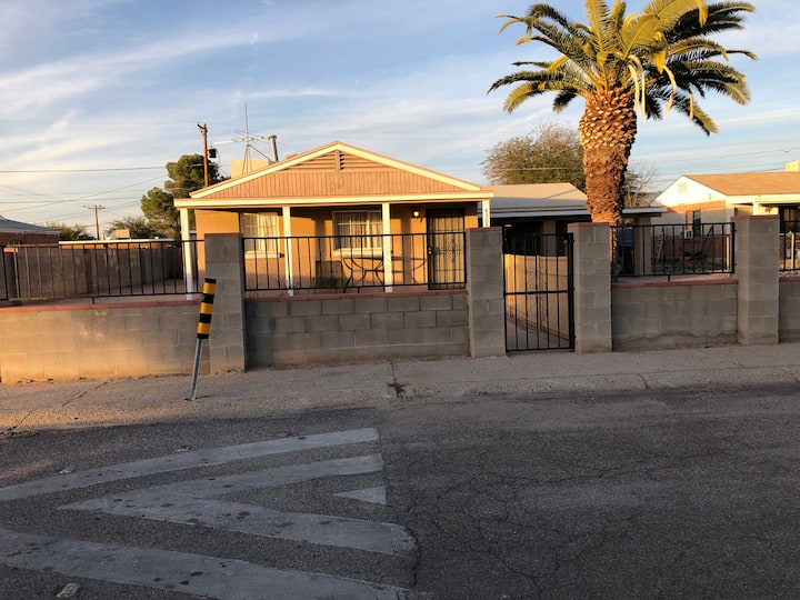 Uofa/ Fantastic Eastside Guest House - Tucson, AZ